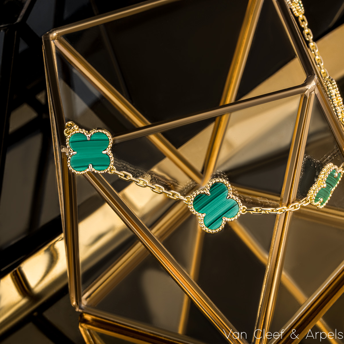 Van Cleef & Arpels Malachite Vintage Alhambra Bracelet VCARL80900 ...